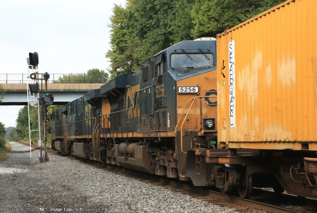 CSX Q031 at the 679 signals